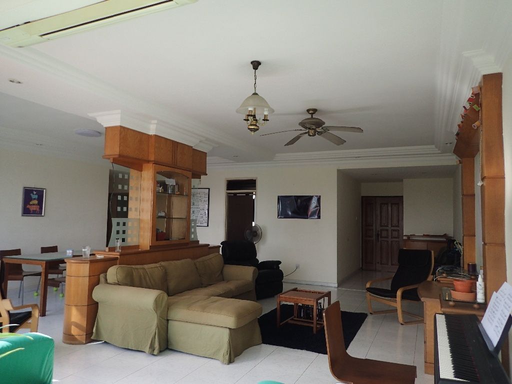 Common room in friendly flatshare near Clementi MRT - Clementi - Flat ...