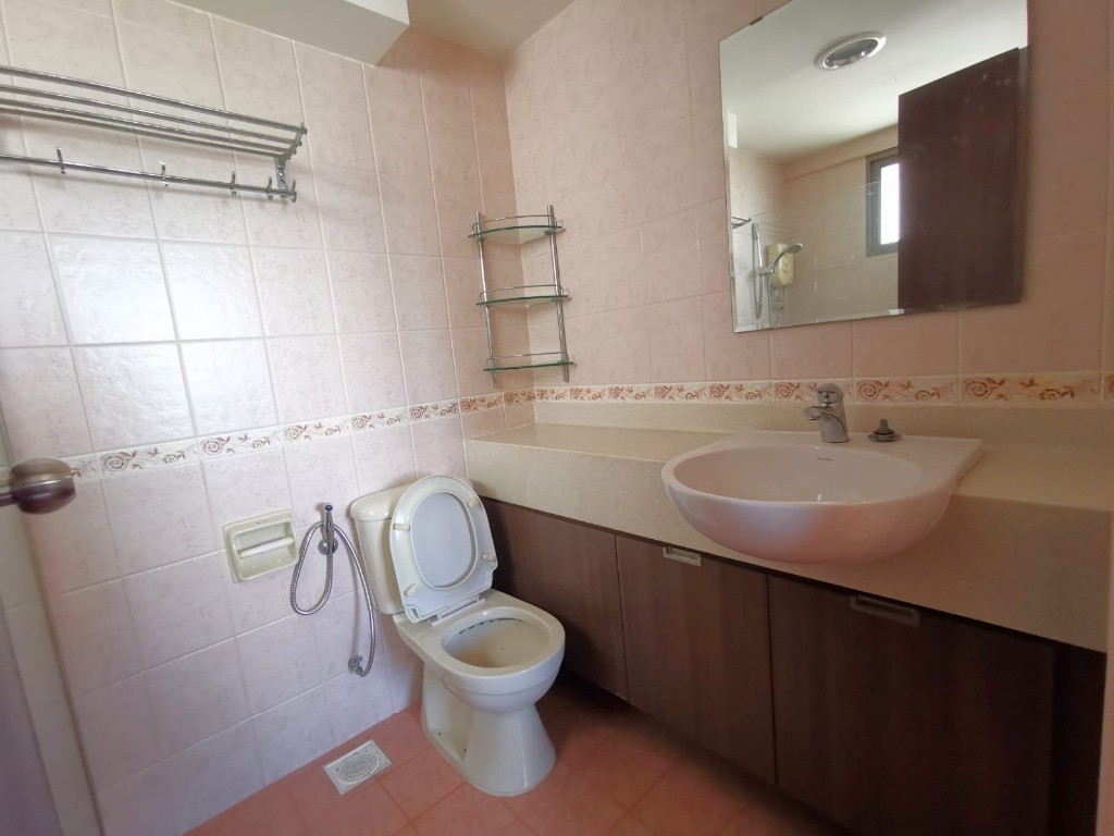 Braddell MRT / Marymount MRT / Caldecott MRT - Master Bedroom in ...