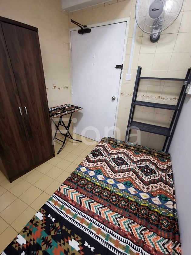 CLEMENTI PARK / NEAR TRADEHUB 21 / SHUTTLE SERVICE TO CLEMENTI MRT ...