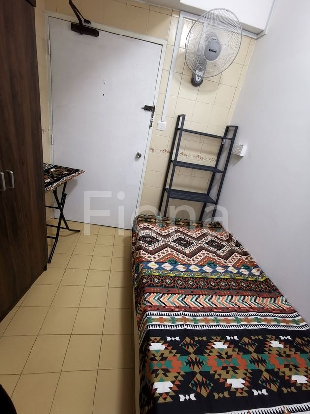 CLEMENTI PARK / NEAR TRADEHUB 21 / SHUTTLE SERVICE TO CLEMENTI MRT ...