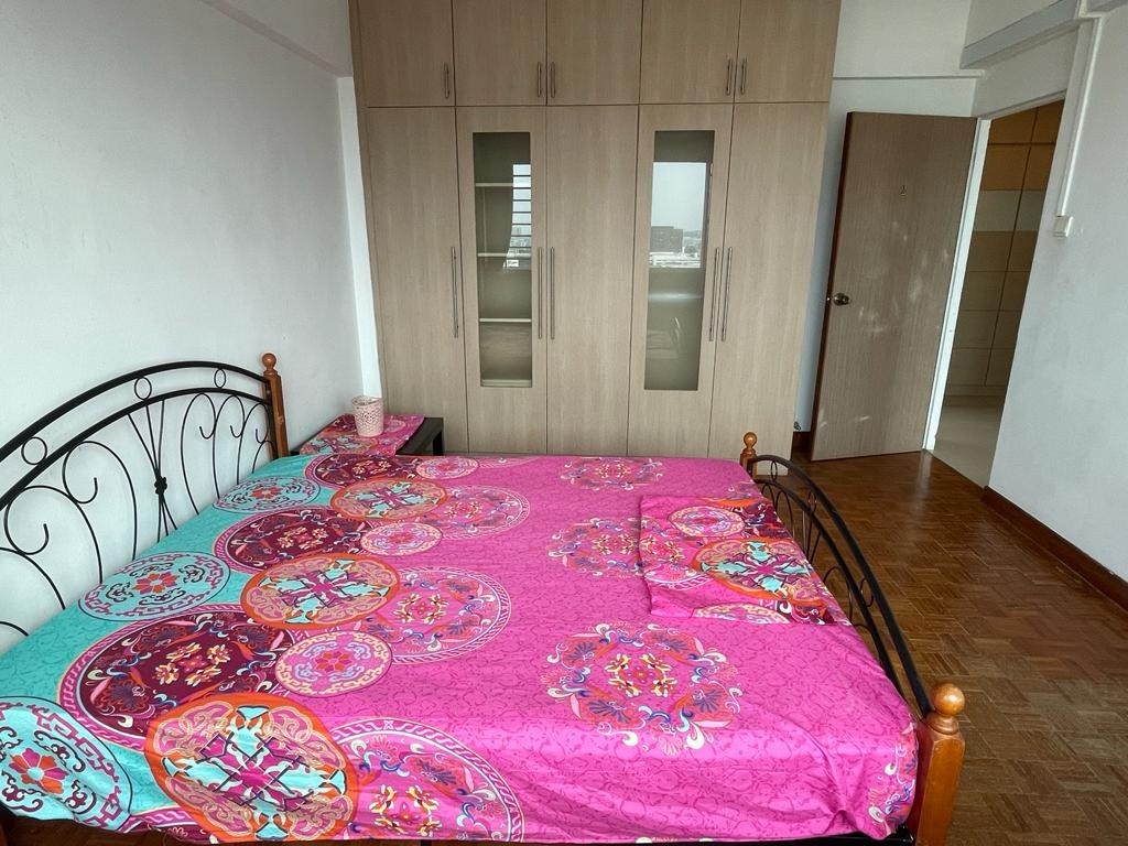 Available 1st June - Common Room/FOR 1 PERSON STAY ONLY/Include ...