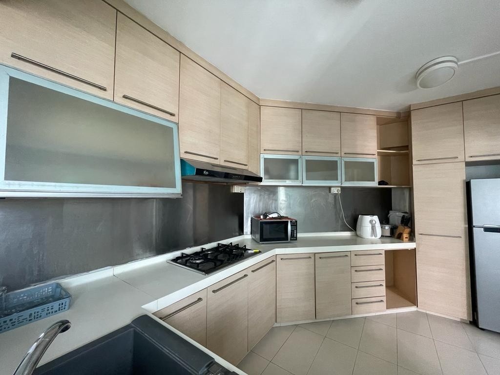 Available 1st June - Common Room/FOR 1 PERSON STAY ONLY/Include ...