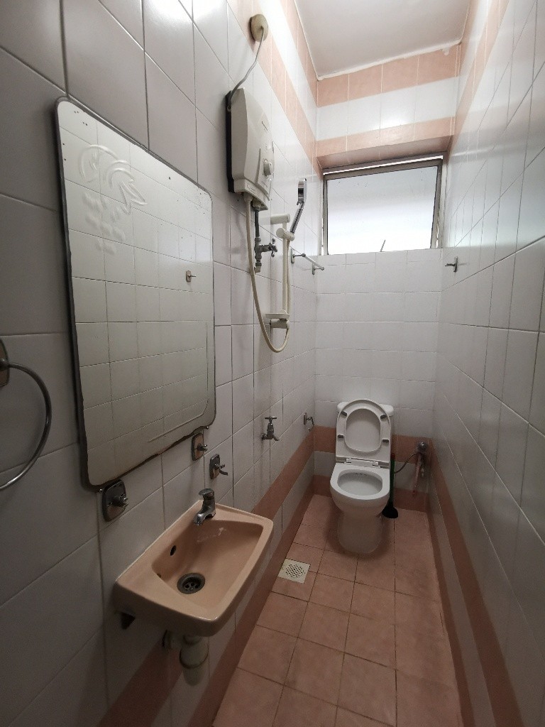 Available 01 Nov / 6 Month Rental /Common Room/Strictly Single ...