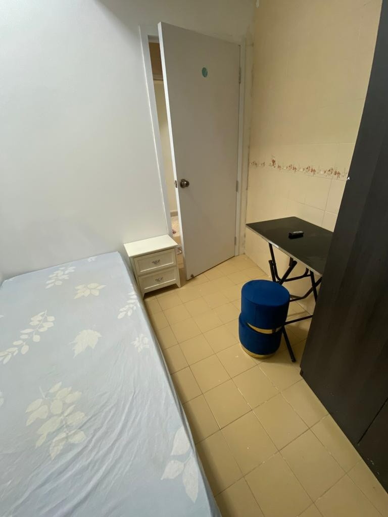 Clementi Park/Near Tradehub 21/Clementi MRT/ Available immediate Common ...